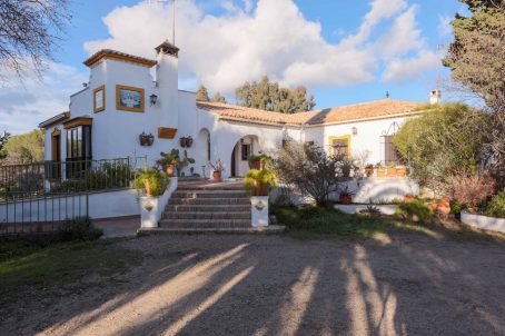 Rural hotel Live and work in a magical place